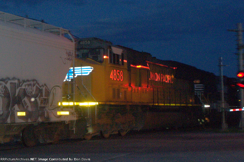 UP SD70M 4858 trails on 64E